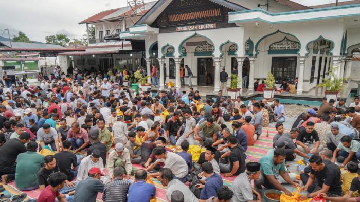Gampong Meunasah Krueng Aceh Besar Gelar Kenduri Maulid Nabi, Seribuan ...