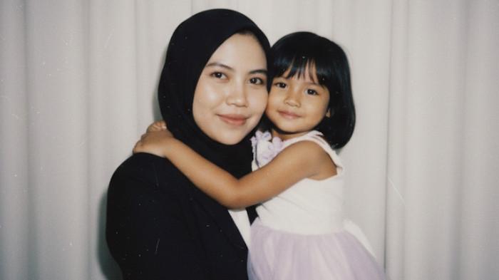 Kumpulan Prompt Gemini AI Foto Polaroid Peluk Masa Kecil, Hasilnya Mirip Asli - Halaman 2 ...