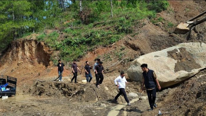Jembatan Putus Diterjang Bencana Banjir dan Longsor, Warga Gayo Lues ...
