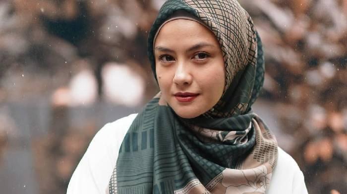 Revalina S Temat Akui Kesabarannya Setipis Tisu, Tertantang Perankan Aisha di Film The Sun Gazer ...