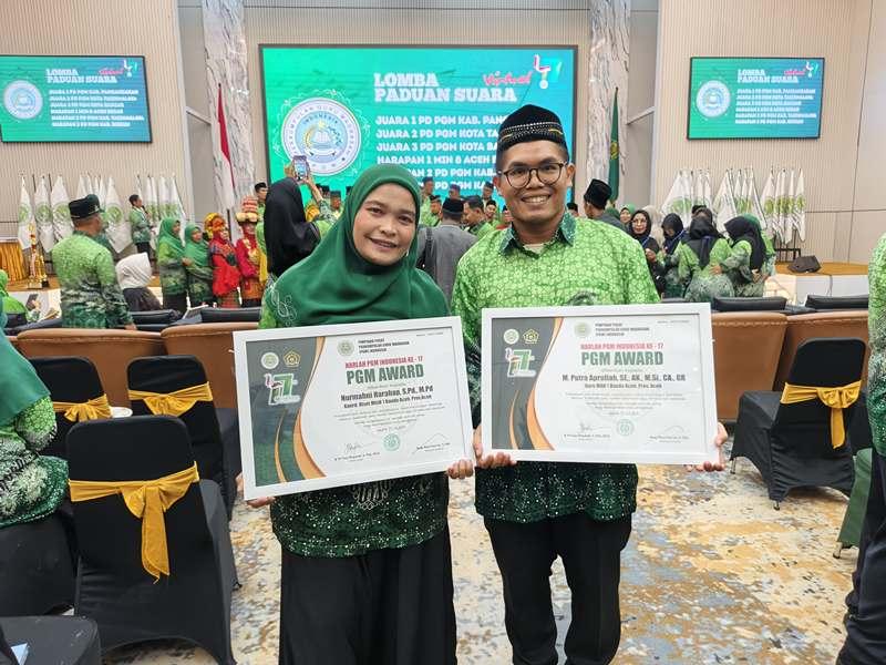 Pengurus PGM Banda Aceh Nurmahni Harahap dan Muhammad Putra Aprullah ...