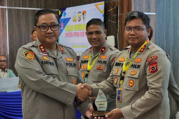 Polres Nagan Raya Terbaik III Layanan 110, Kapolda Aceh Serahkan ...