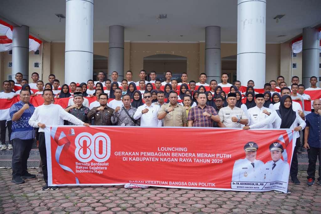 Semarakkan HUT Ke-80 RI, Wabup Nagan Raya Serahkan Ribuan Bendera Merah ...