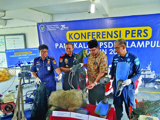 Pelaku Bom Ikan Melarikan Diri - Serambinews.com