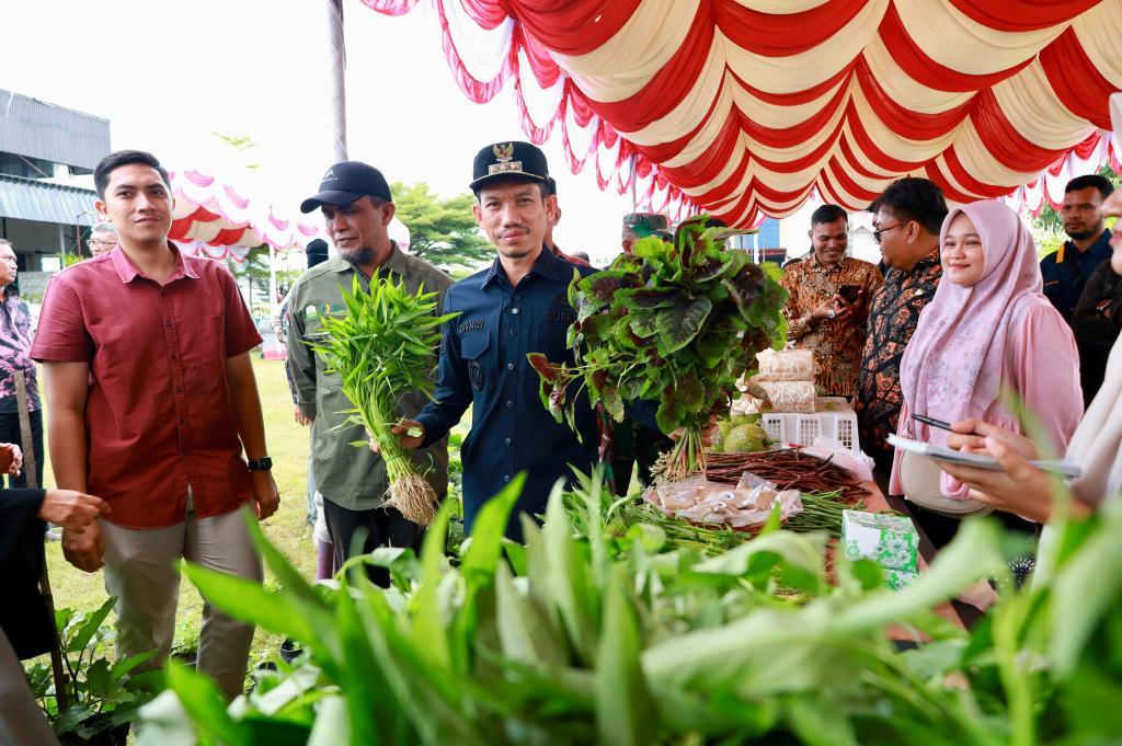 Bupati Aceh Barat Buka Pasar Tani, Masyarakat Serbu Pangan Murah Sejak ...