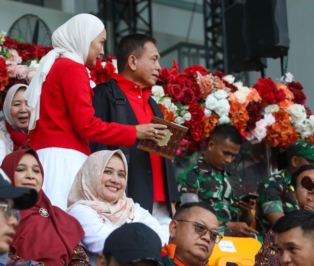 Pembukaan PON 2024, Senyum Penuh Makna Darwati dalam Satu Frame Bersama ...