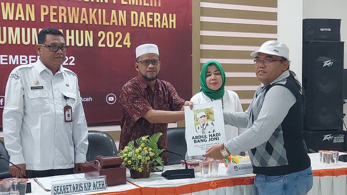 Aktor Eumpang Breuh, Abdul Hadi Bang Joni Ikut Daftar DPD RI, Antar 2. ...