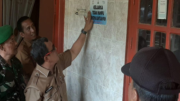 Dipasang Stiker Rumah Penerima PKH, 40 KK Mengundurkan Diri ...