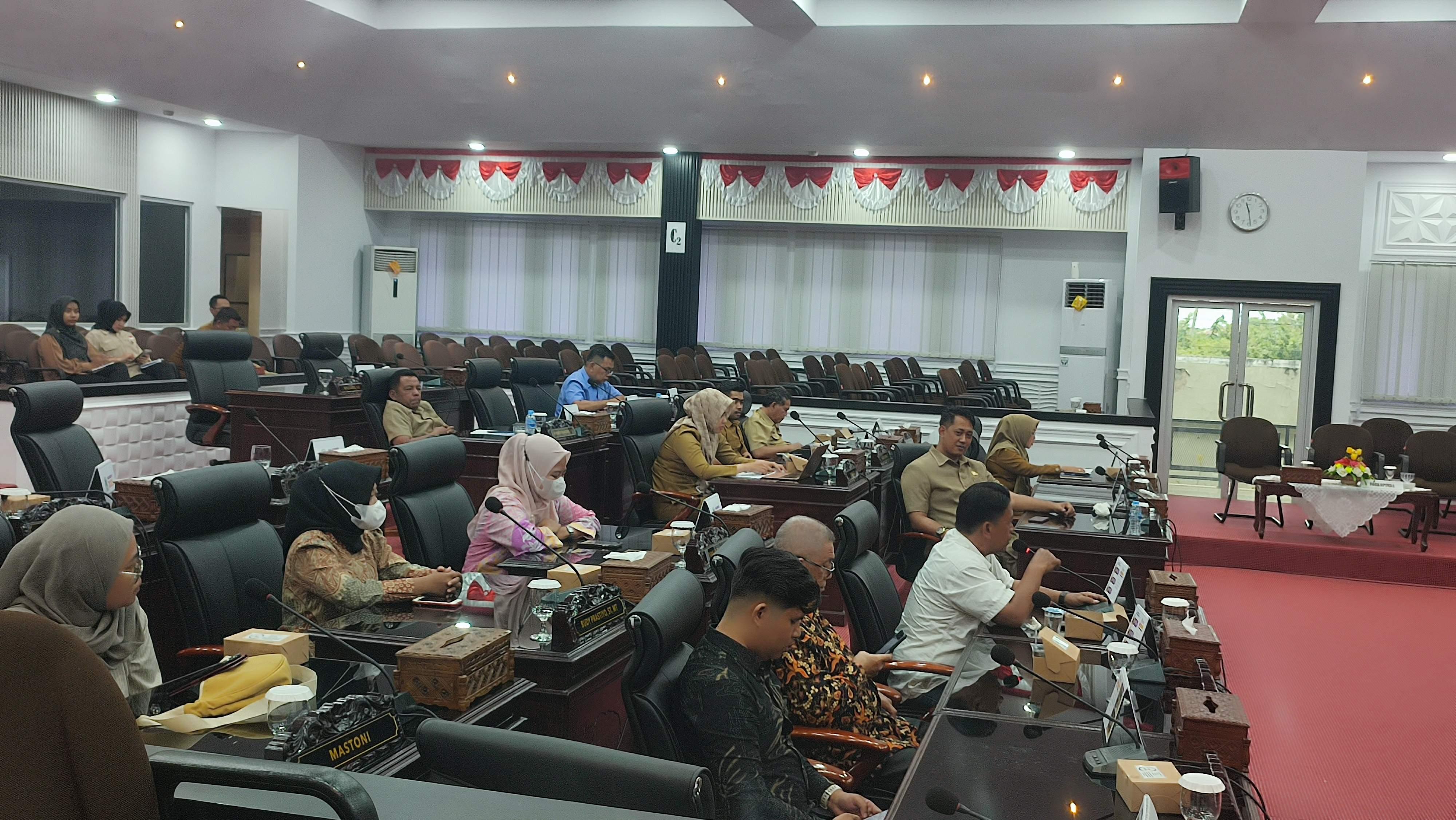 Rapat 2,5 Jam Tak Berujung Solusi, Nasib Tenaga Honorer Belitung Mentok ...