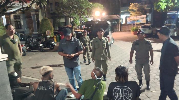 Puluhan Gepeng dan Anak Punk Diamankan Satpol PP Badung, Sebagaian Besar Wajah Lama - Tribun ...
