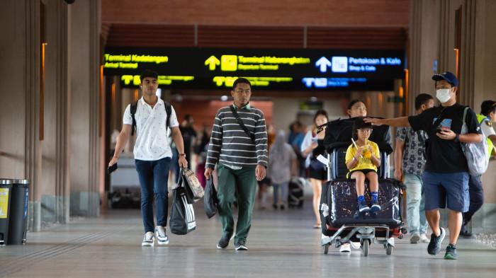 LONJAKAN SIGNIFIKAN! Periode Juli 2025 Bandara Ngurah Rai Layani 2,36 Juta Penumpang - Tribun ...