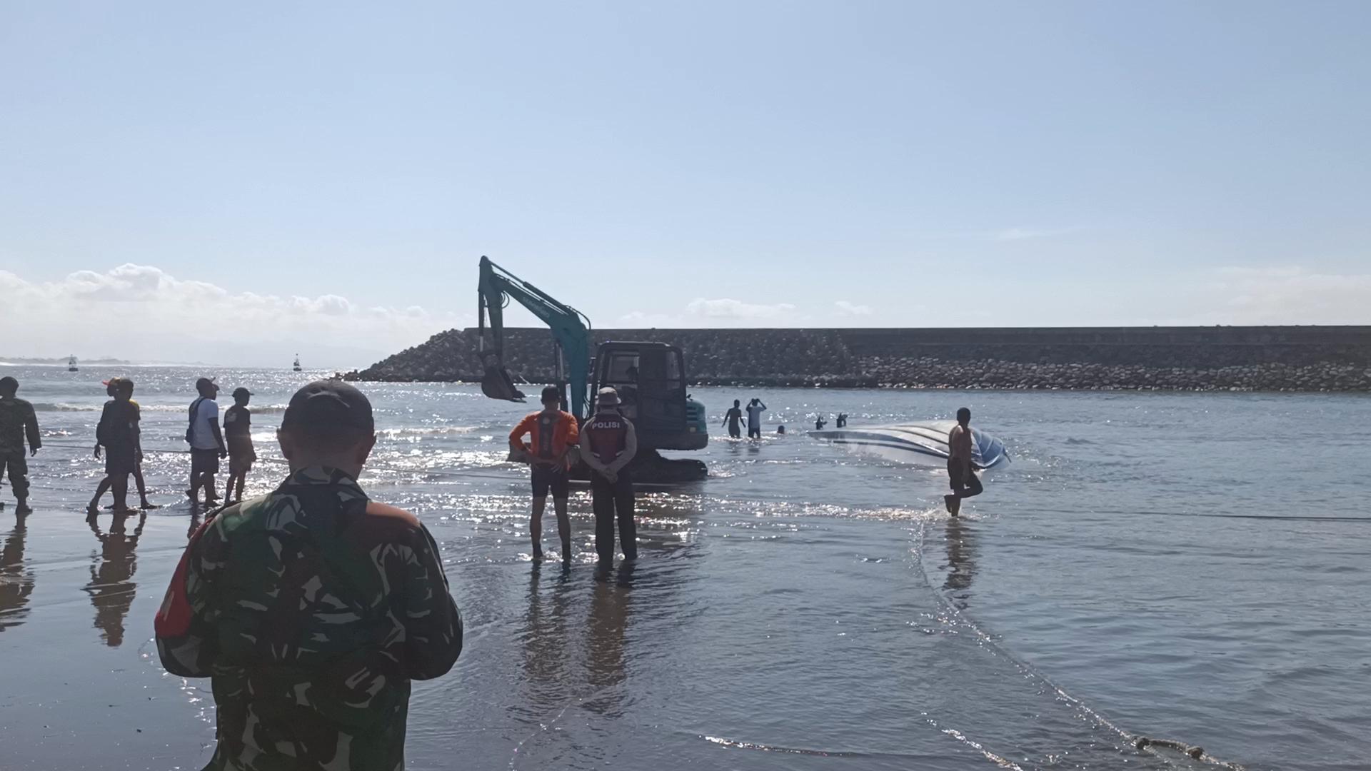 Tim SAR Gabungan Upayakan Balikkan Fastboat Dolphin Cruise II yang ...