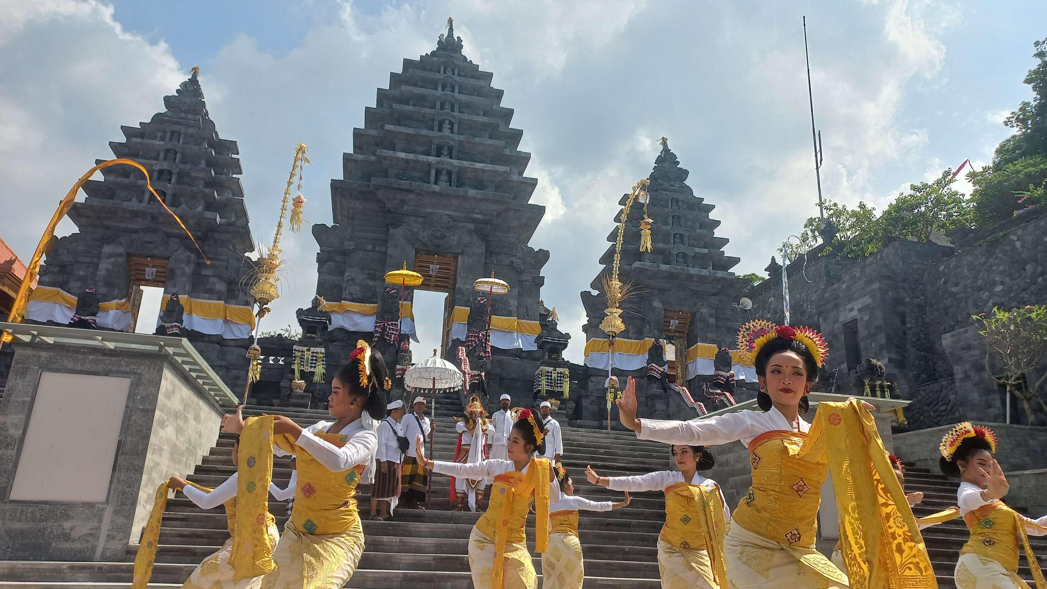 Dipuput 20 Sulinggih, Puncak Karya Pura Penataran Agung Ratu Pasek Bali ...