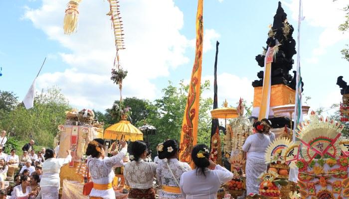 Pura Hindu Pertama di Belanda Dipelaspas, Dipimpin Sulinggih dari Bali ...