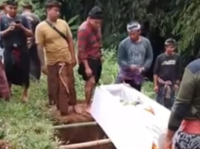TABRAKAN Maut BATURITI, DESA Adat PACUNG Bakal Upacara LABUH GENTUH ...