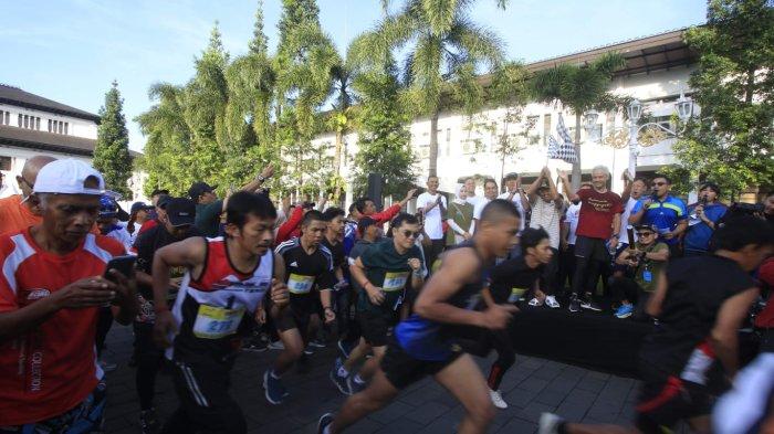 Warga Meriahkan Charity Walk & Run 2023 BKKBN dan Tribun Jabar ...