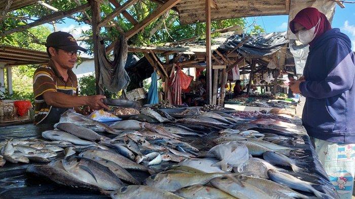 Stok Terbatas, Harga Jual Ikan Melambung di Pasar Kota Pangkalpinang ...