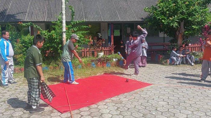 Melihat Permainan Gasing Tradisional SDN 22 Mentok Bangka Barat ...