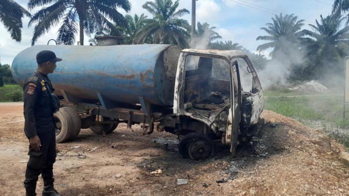 Breaking News: Fasilitas PT SNS di Lepar Bangka Selatan Dibakar ...