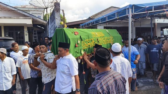 Ratusan Pelayat Antar Kepergian Muhammad Soleh Korban Ambruknya Ponpes Al-Khoziny Sidoarjo ...