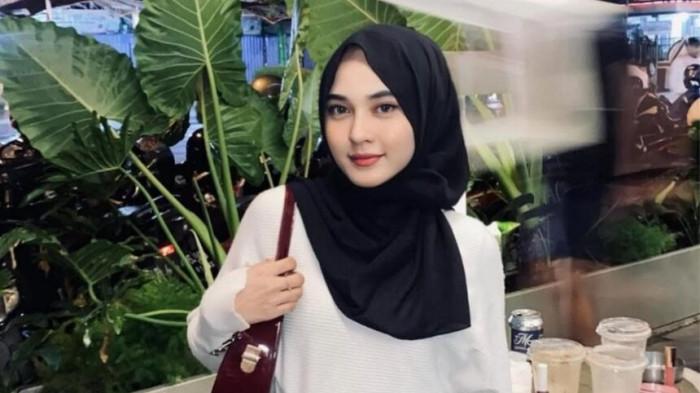 Postingan Bahagia Oca Fahira Selebgram Pemangkat Sambas Kalbar Sebelum Tewas Terlindas Truk ...