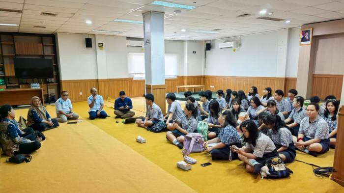 Peringati Hari Kartini, Siswa SMP YPK Air Kenanga Belajar Energi di ...