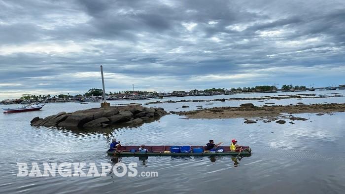 Di Ujung Selatan Bangka, Wak Sani Jadi Mini ATM dan Nadi Ekonomi Pongok ...