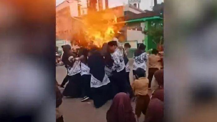 Seikat Balon Gas Meledak Saat Perayaan Hari Guru, Lukai 10 Guru ...