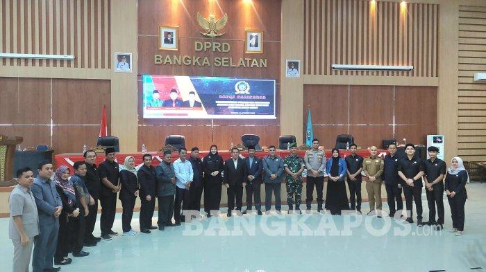DPRD Basel Resmi Tetapkan Riza-Debby jadi Bupati dan Wakil Bupati Periode 2025-2030 - Bangkapos.com