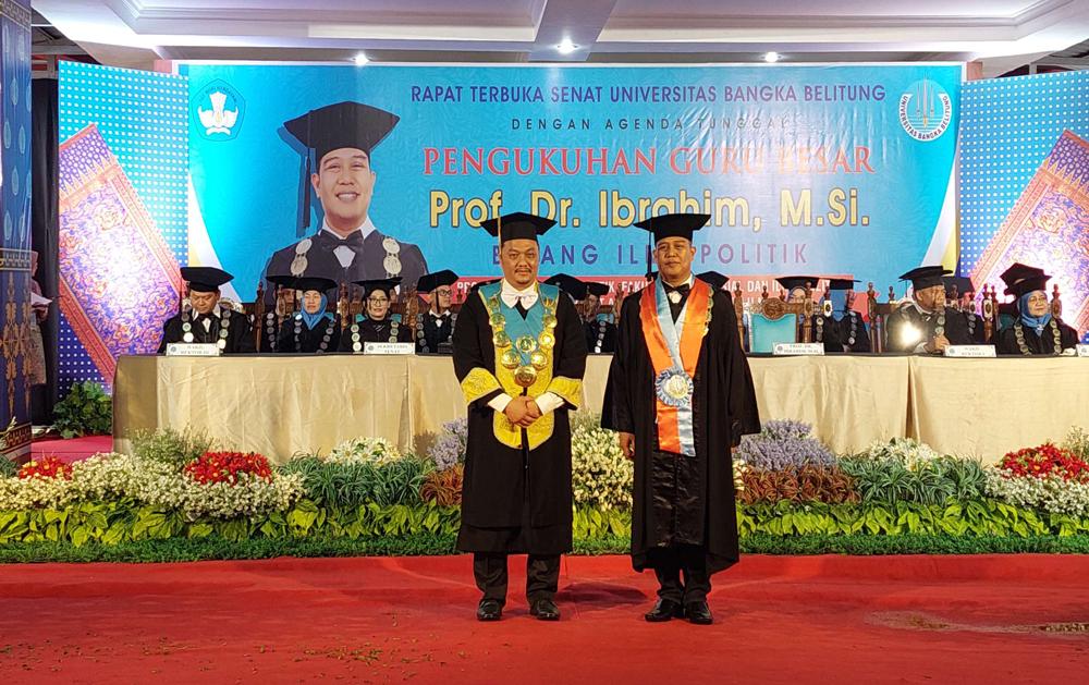 Dikukuhkan Jadi Jadi Guru Besar FISIP UBB, Prof Dr Ibrahim Sampaikan ...