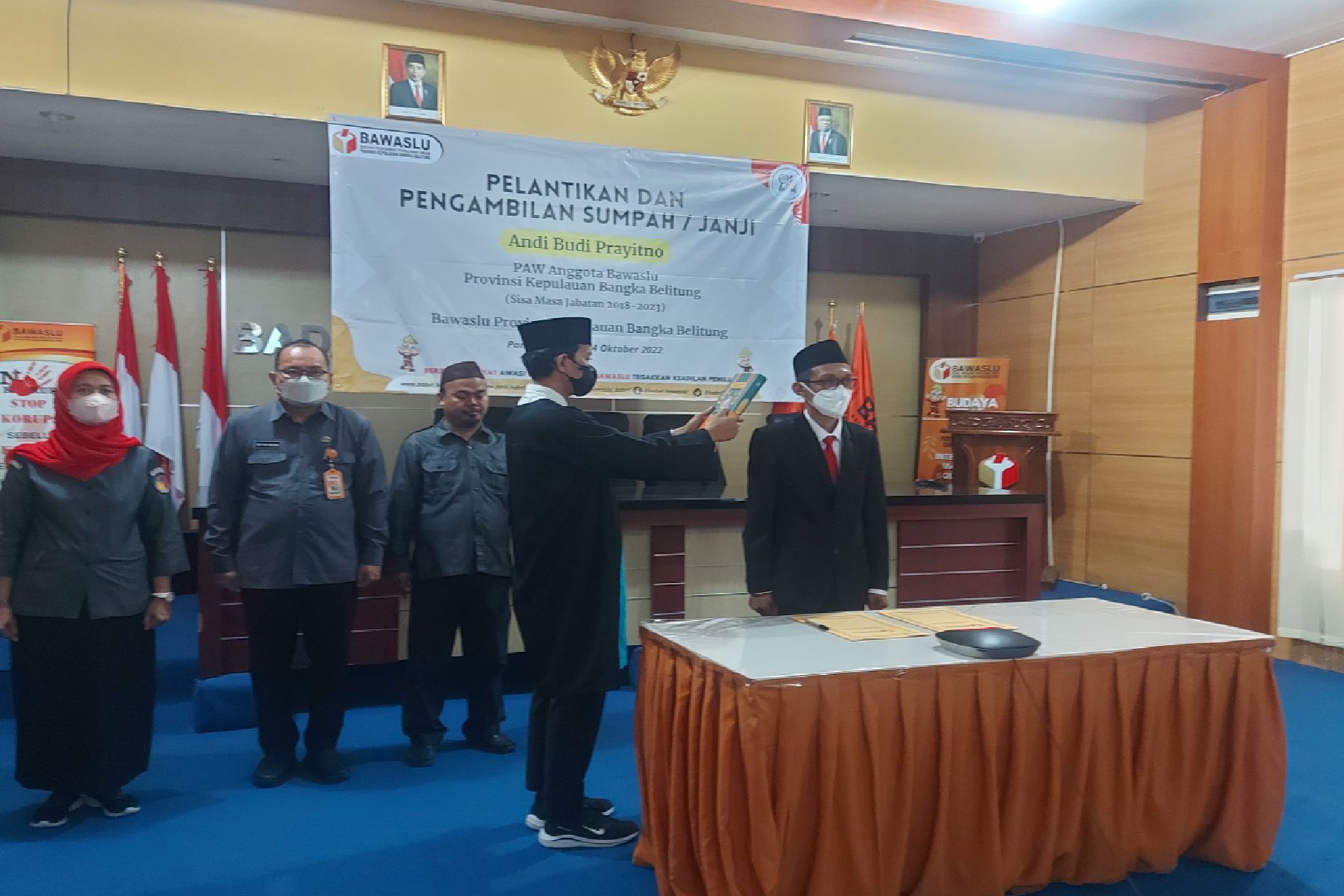 Andi Budi Prayitno Resmi dilantik Jadi PAW Anggota Bawaslu Babel ...