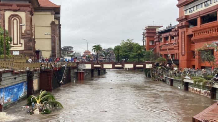 Jumlah Korban Jiwa Banjir di Bali 9 Orang, Ketinggian Air Capai Atap Rumah - Banjarmasinpost.co.id