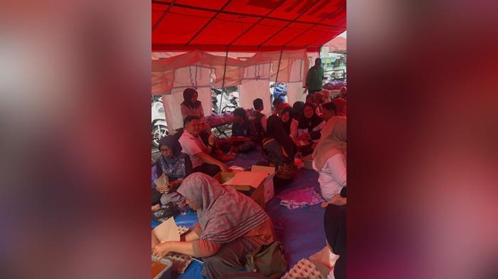 Tiga Titik Dapur Umum Bekerja dan Buka Call Center Bantuan Makanan Pada ...