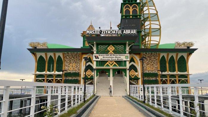 WISATA KALSEL- Masjid Apung Ziyadatul Abrar Pagatan, Salah Satu Tujuan Wisata Religi di Tanah ...