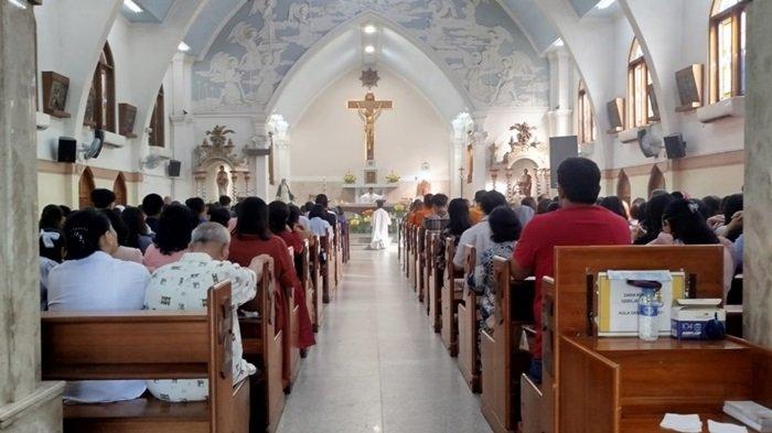 Ini Suasana Misa Hari Raya Kenaikan Yesus Kristus di Gereja Katedral Keluarga Kudus Banjarmasin ...