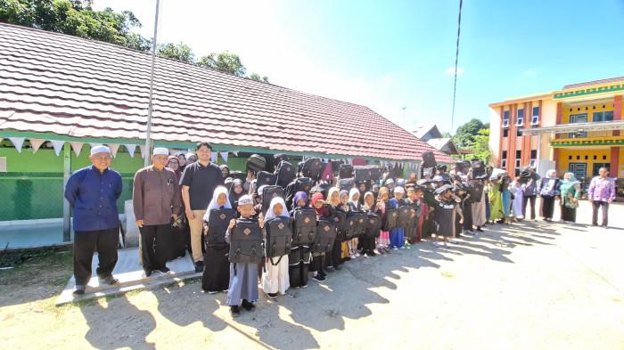 PT Pamapersada Nusantara Distrik BBSO Berikan Bantuan Tas Sekolah untuk ...