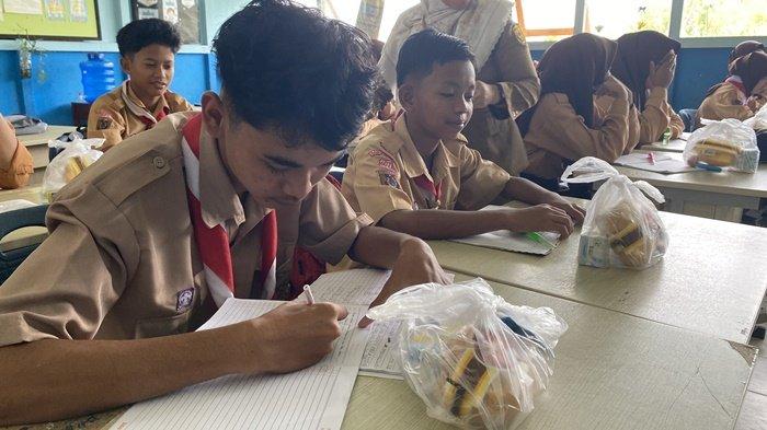 Kunci Jawaban Bahasa Inggris Kelas 7 SMP/MTs Halaman 136 Kurikulum ...