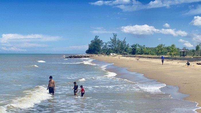 Wisata Kalsel : Hidden Gem Pantai Borneo Beach Jorong Tanahlaut - Banjarmasinpost.co.id