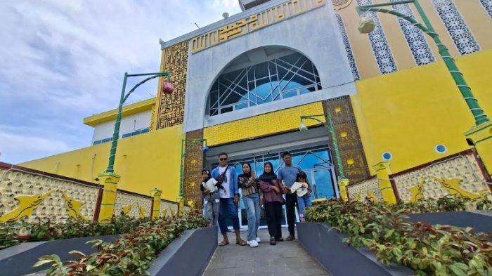 WISATA KALSEL - Fasilitas Lengkap Masjid Apung Kapal Pesiar Kotabaru ...