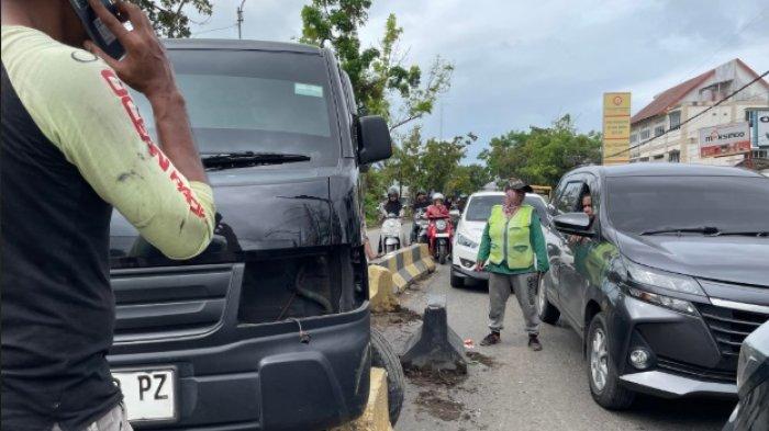 Gegara Pikap Menabrak Batu Pembatas, Arus Lalu Lintas di Jalan Sultan ...