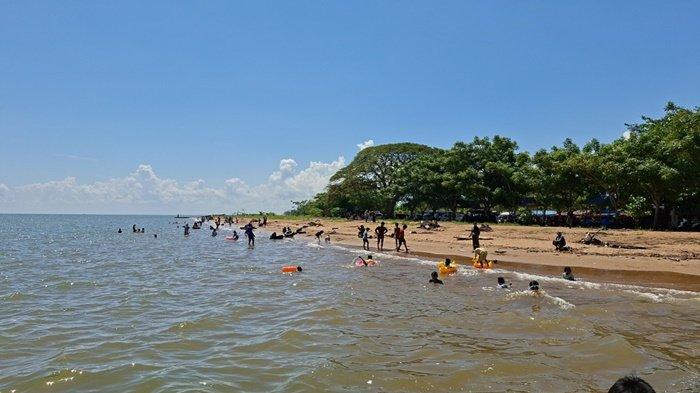 Wisata Kalsel: Bentang Garis Pantai Tabunio Sejauh Satu Kilometer ...