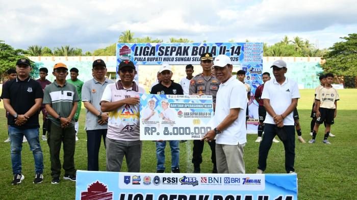 Wakil Bupati Lakukan Kick-Off di Liga Sepak Bola U-14 Piala Bupati HSS ...
