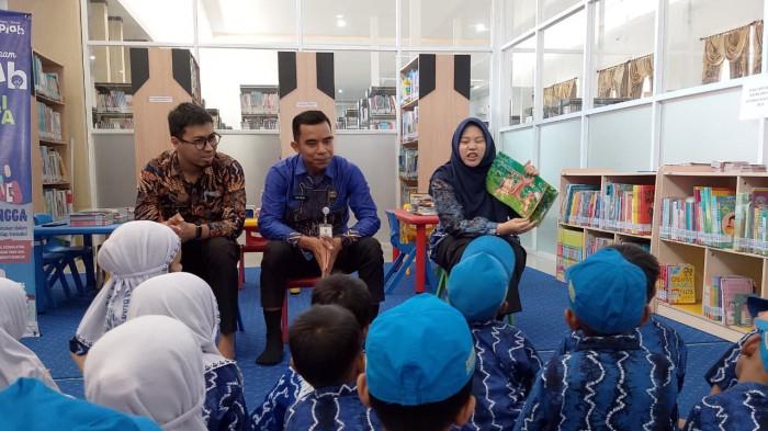 34 Murid TK B Negeri Pembina Banjarmasin Selatan Kunjungi Perpustakaan Piere Tendean ...