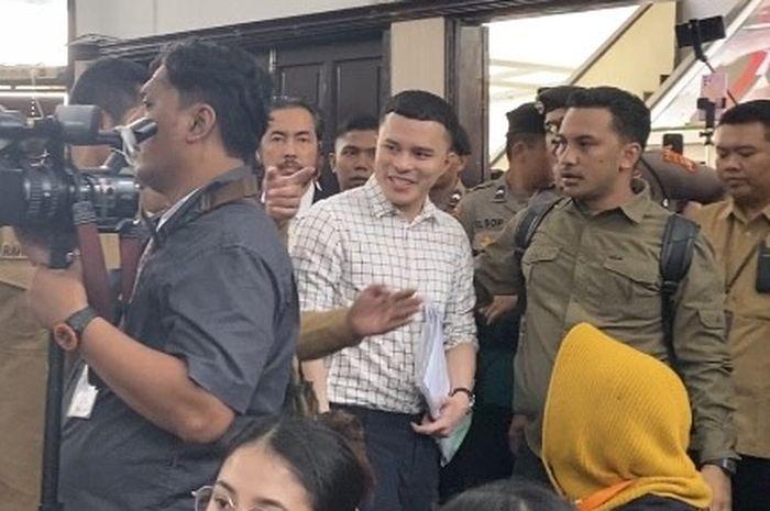 Saksi di Sidang Nikita Mirzani, Oky Pratama Jawab Soal Sarankan Reza Gladys Beri Uang Tutup ...