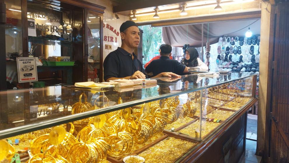 Di Tengah Gejolak Demo, Harga Emas Perhiasan 999 di Banjarmasin Hari ...