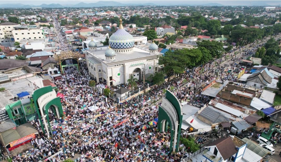 Haul Guru Sekumpul 2024, Jemaah Nantikan Wajah Muhammad Amin Badali dan ...