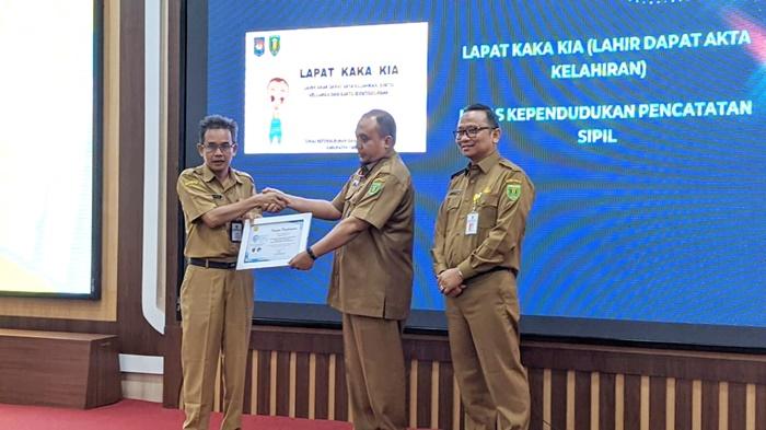 Diskominfo Tabalong Beri Penghargaan Lembaga dan SKPD Sebagai Inovator ...