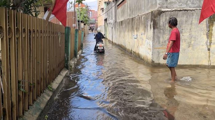 Warga Gang Kenari Raya Banjarmasin Protes Tempat Tinggalnya Banjir ...