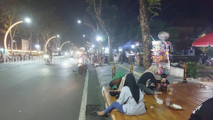 Wisata Kalsel: Beragam Jenis Makanan Minuman Ada di Pedestrian Jalan ...