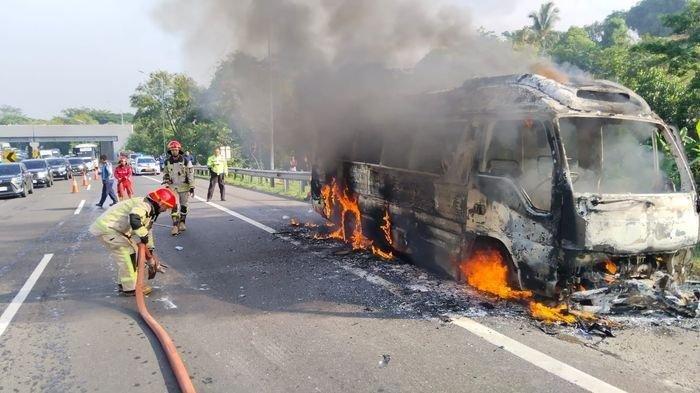 Dramatis! Sopir Selamatkan Belasan Guru dan Anak di Dalam Elf yang Terbakar di Tol Cipularang ...